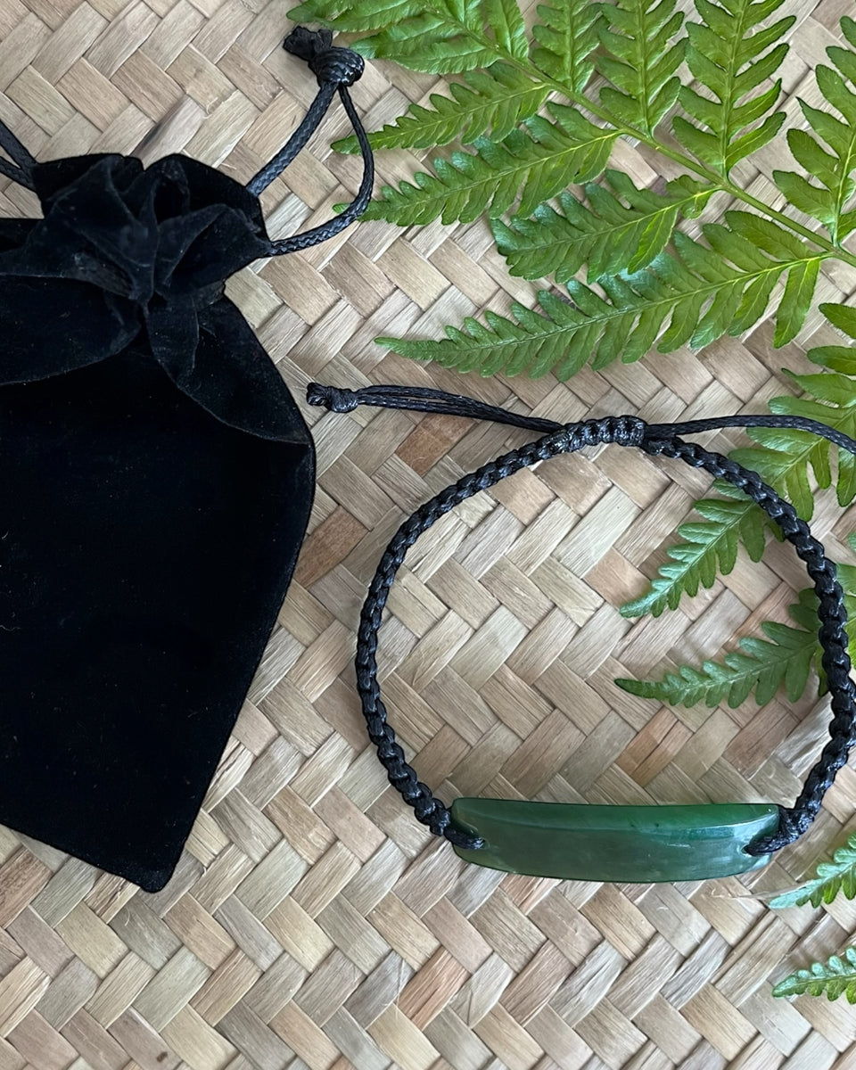 New Zealand Pounamu Bracelet. NZ Greenstone, carved in Aotearoa. – The ...
