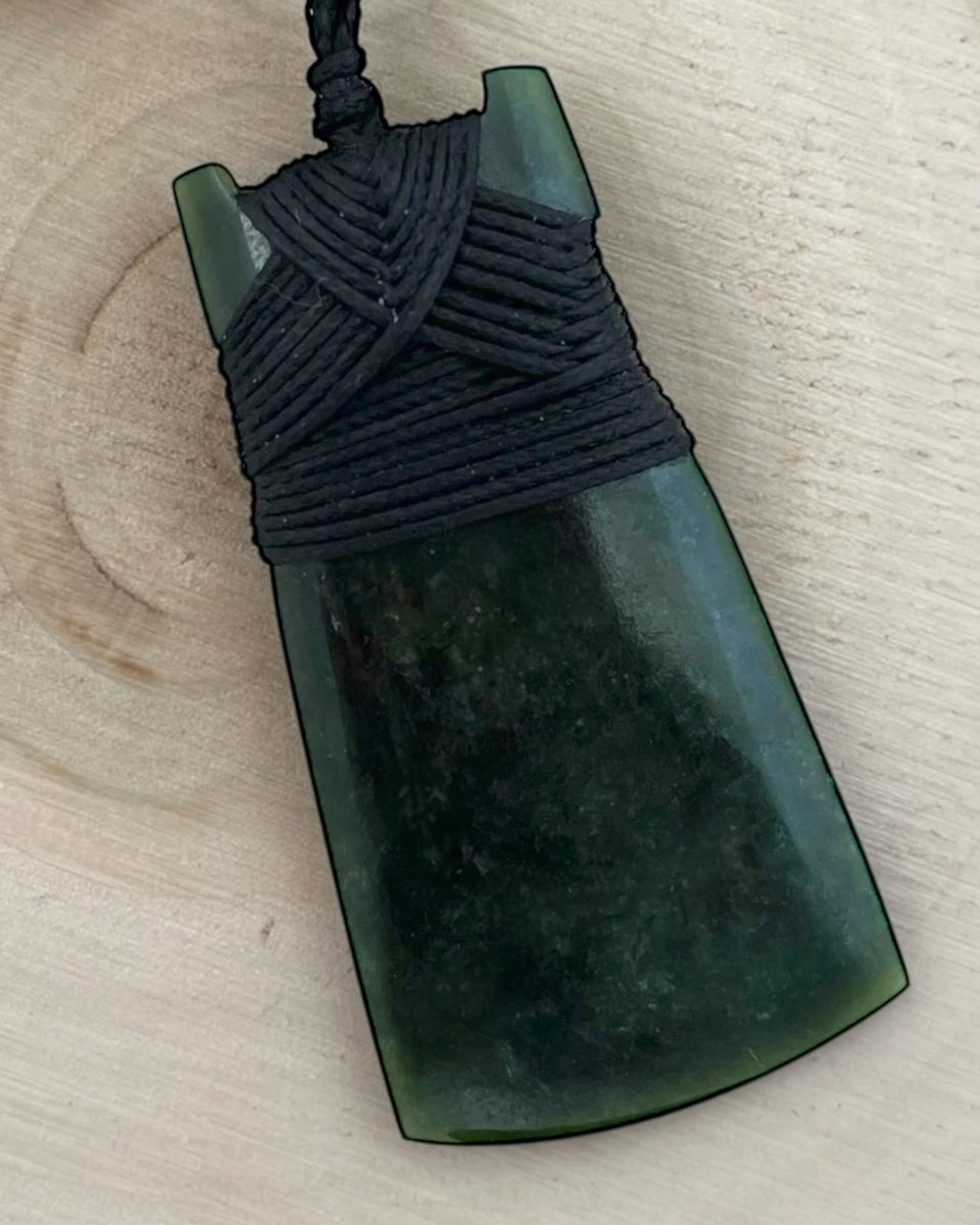 Hand Carved New Zealand Pounamu Toki. Greenstone Pendant with Kete Bag ...