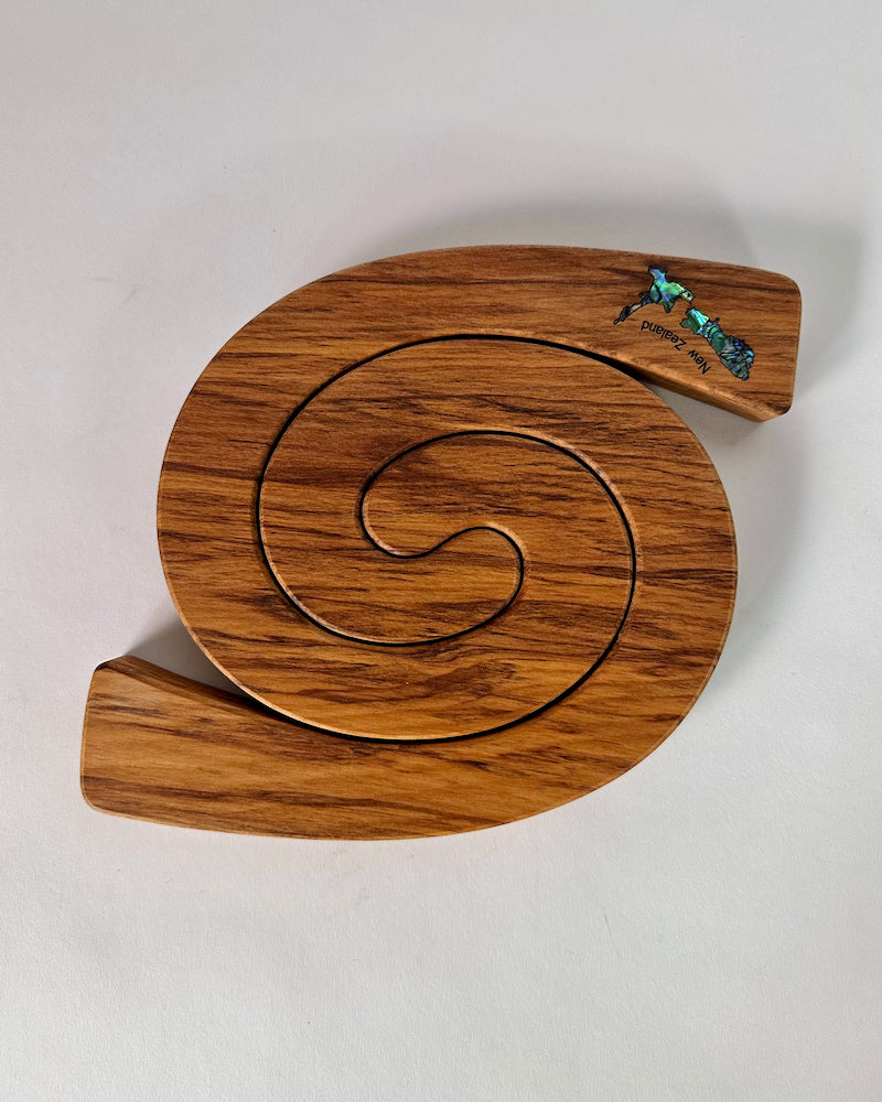 Rimu Wooden Table Mat with Paua Shell - Map – The Fantail House